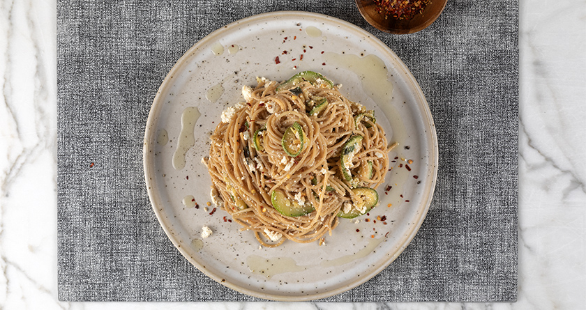 Σπαγγέτι με κολοκυθάκι και ανθότυρο | Άκης Πετρετζίκης