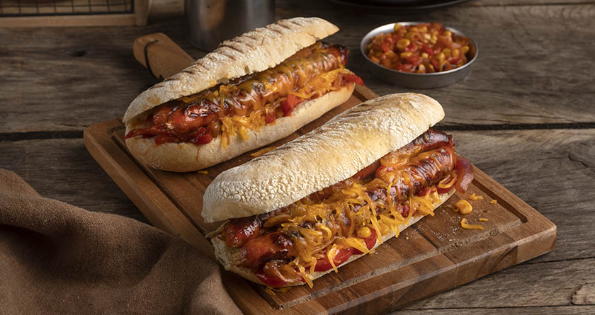 Ηot dog με πικάντικη σάλτσα | Άκης Πετρετζίκης