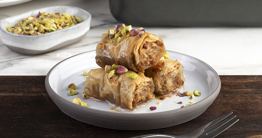 Pistachio and coconut rolled baklava - Saragli | Akis Petretzikis