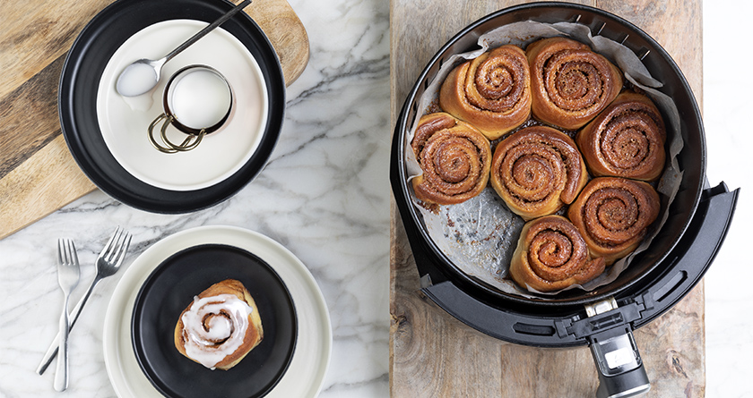 Cinnamon rolls στο air fryer | Άκης Πετρετζίκης