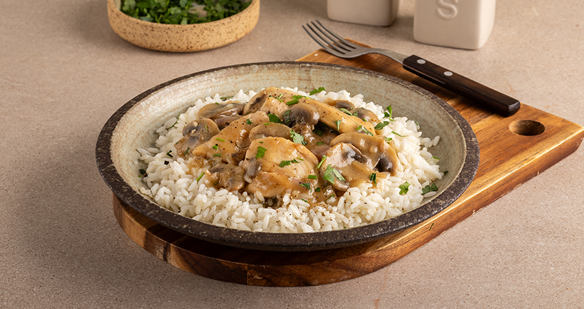 Chicken in white wine sauce with mushrooms | Akis Petretzikis