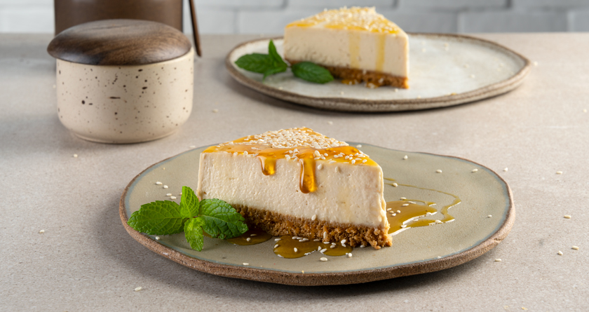 Cheesecake με ταχίνι | Άκης Πετρετζίκης