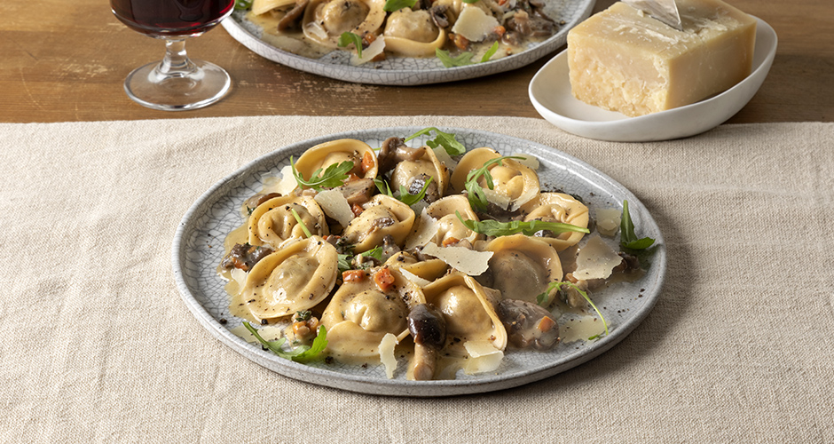 Mushroom cappelletti pasta | Akis Petretzikis