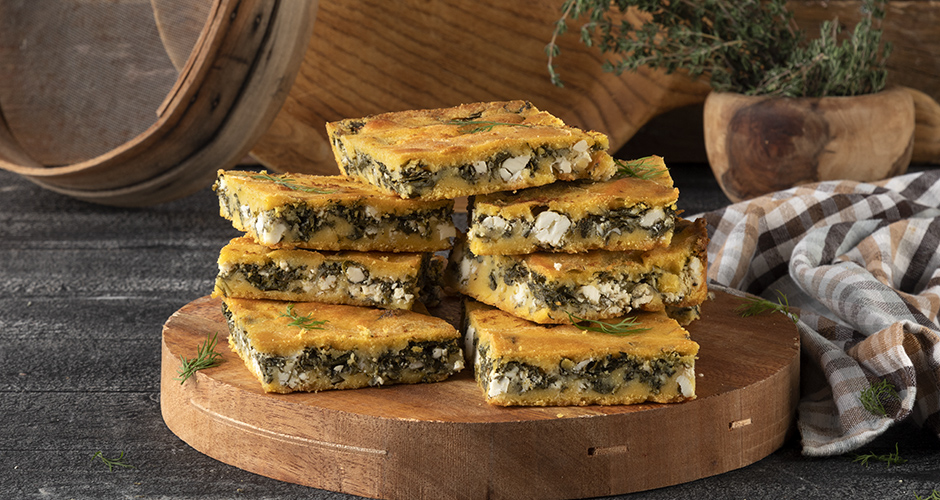 Greek spinach pie with cornmeal crust | Akis Petretzikis