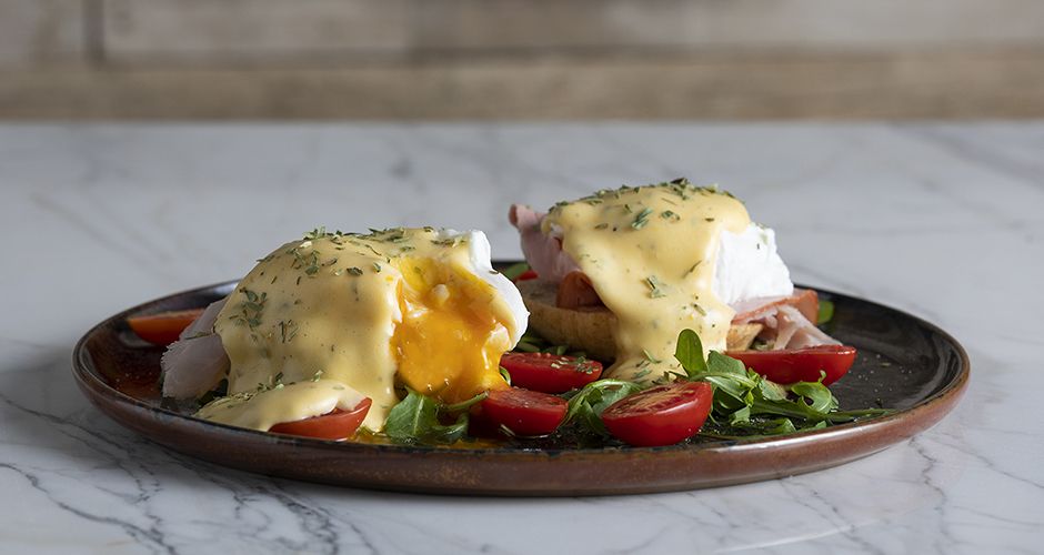 Eggs Benedict σε 30 λεπτά | Άκης Πετρετζίκης