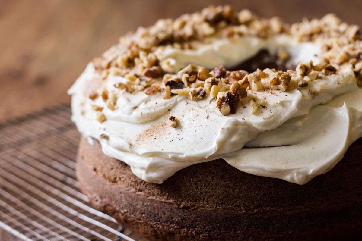 Κέικ κολοκύθας με τζίντζερ και frosting maple syrup | Άκης Πετρετζίκης