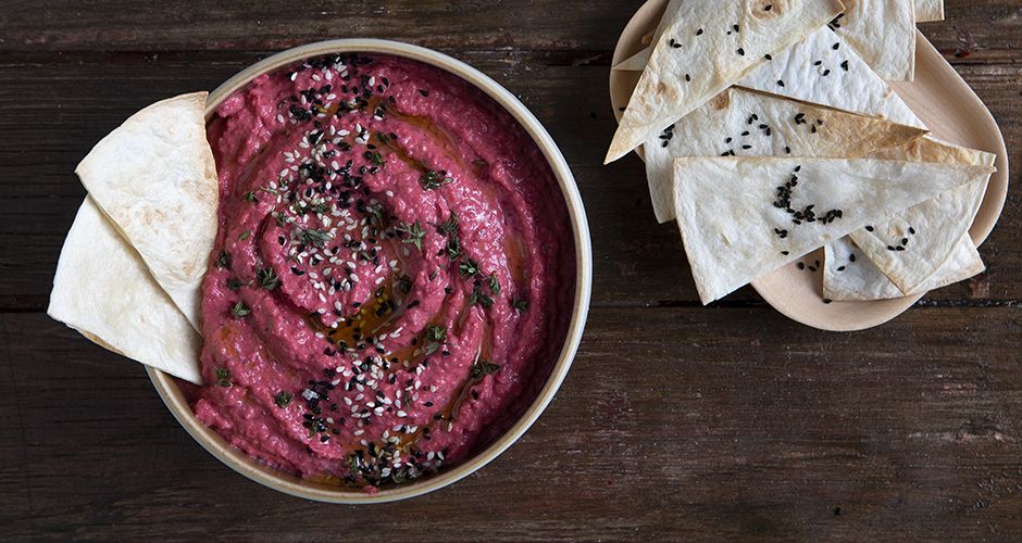 Χούμους με παντζάρι | Άκης Πετρετζίκης