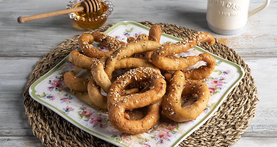 Greek fried dough strips – Lalagia | Akis Petretzikis
