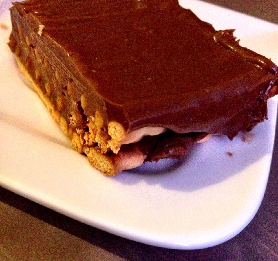 Μπισκοτόγλυκο με πραλίνα! | Άκης Πετρετζίκης